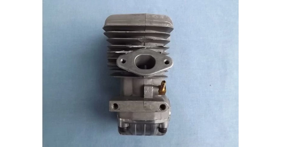 Henger forgattyús házzal Straus Austria, Riwall egykezes láncf.